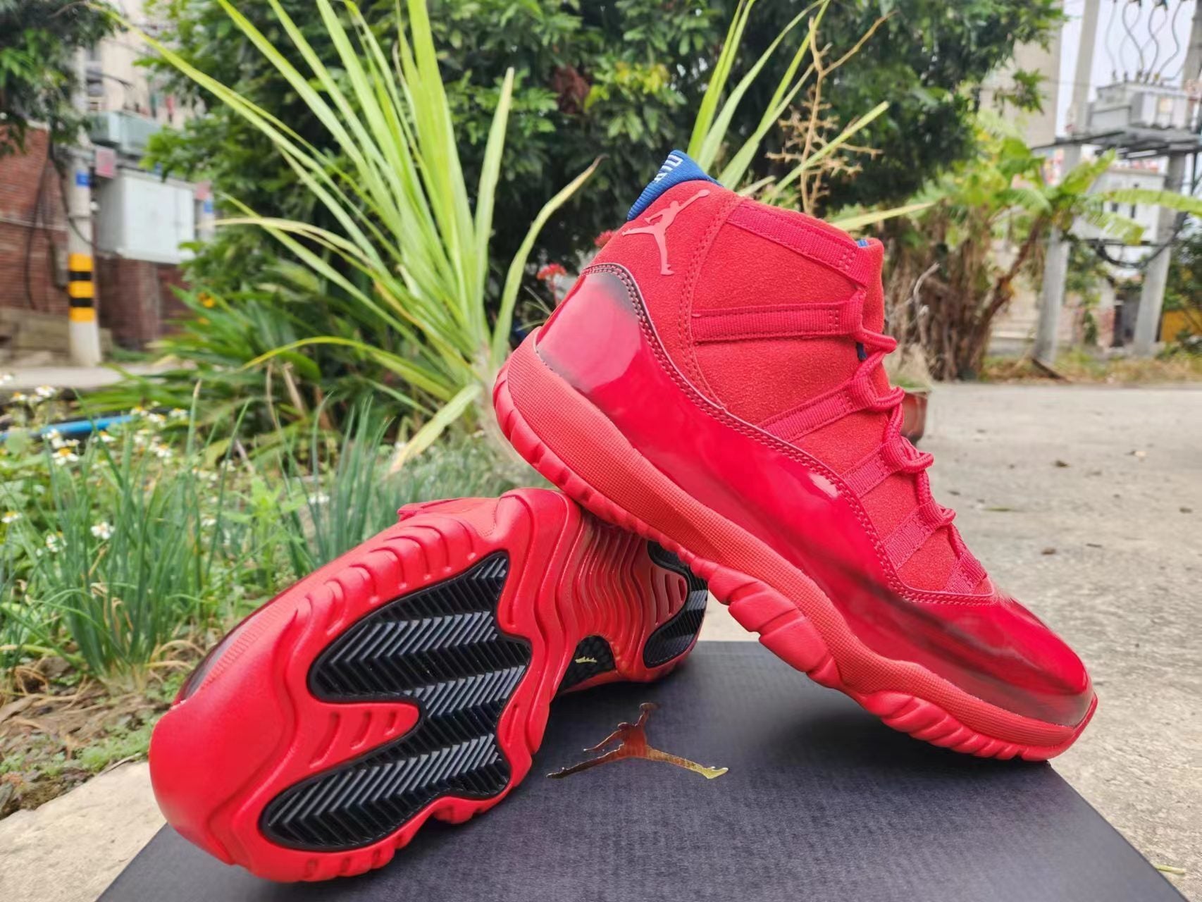 AIR JORDAN 11 RETRO "BLACK / BRONZE" - Prime Reps